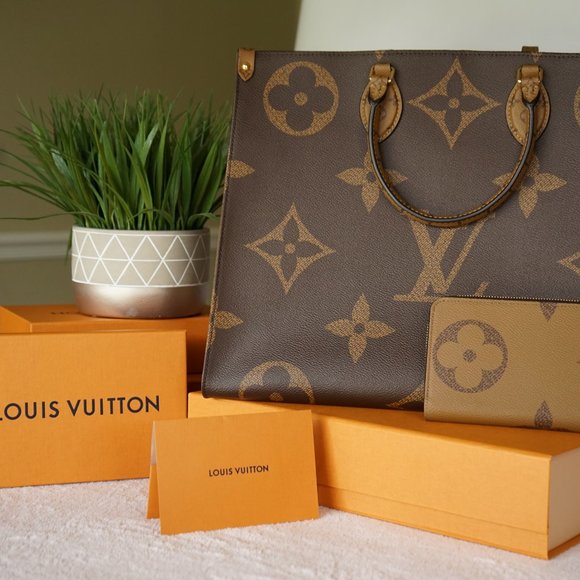 Louis Vuitton | Bags | Lv Onthego Reversible Tote With Matching Wallet ...